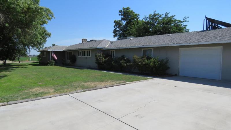 Single Family Residence on South Siskiyou Avenue, Kerman, Fresno, 93630 CA